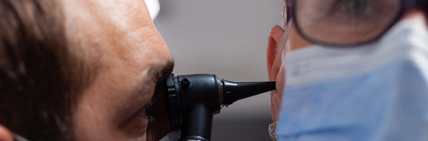 Elderly and hearing loss - Happiest Health