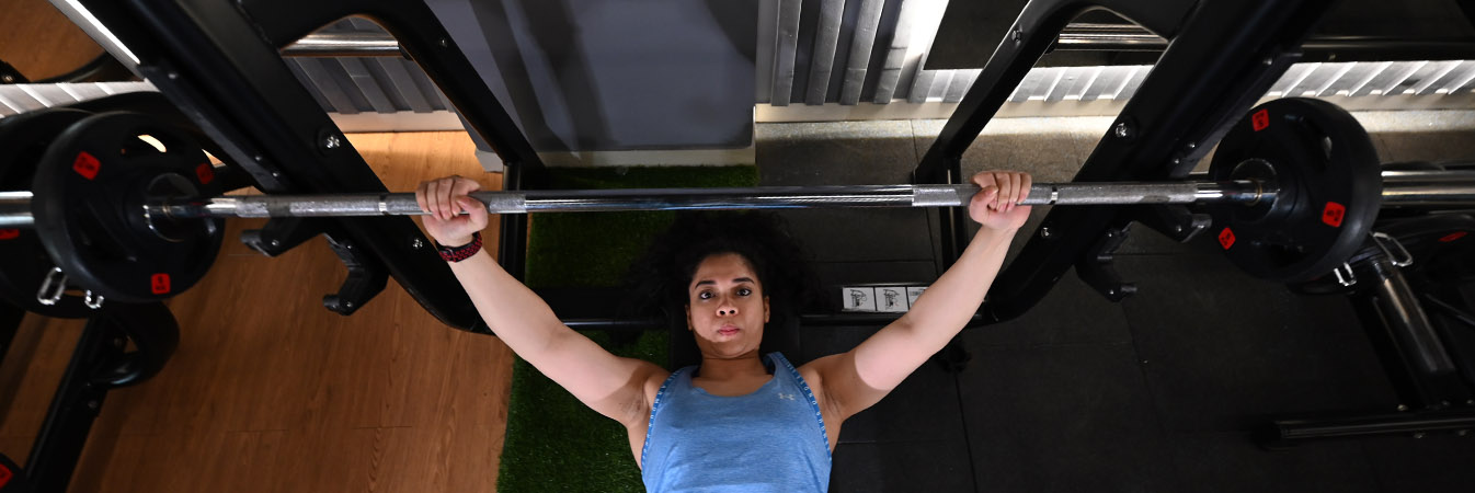 Is bench press better than push-ups? - Happiest Health