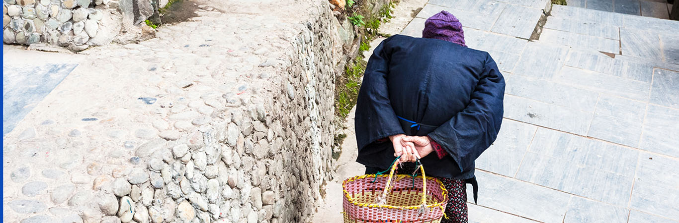 Hunchback in the elderly - Happiest Health